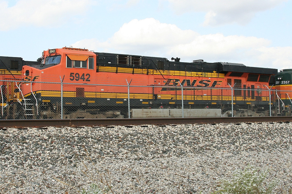 BNSF 5942